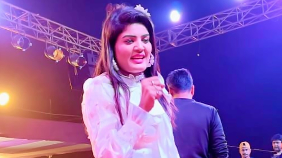 भोजपुरी सिंगर Nisha Upadhyay को कार्यक्रम में हर्ष फायरिंग के दौरान लगी ...