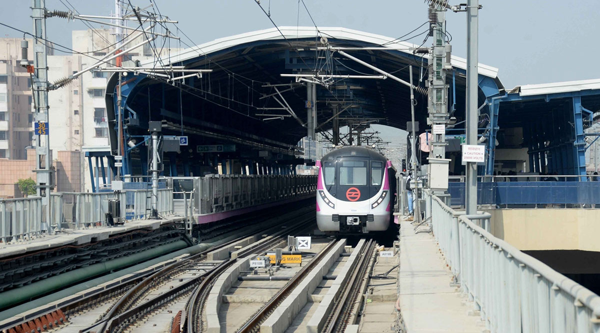 Delhi Metro: दक्षिणी दिल्ली में ट्रैक पार कर रहे व्यक्ति की मेट्रो ...