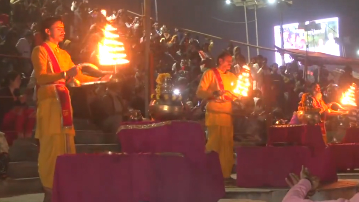 Saryu Ghat Sandhya Aarti: अयोध्या के सरयू घाट पर संध्या आरती, बड़ी ...