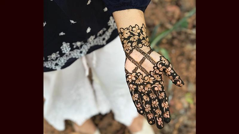 Shab-e-Barat 2025 Mehndi Designs: शब- ए- बारात मनाने के लिए अपने हाथों ...